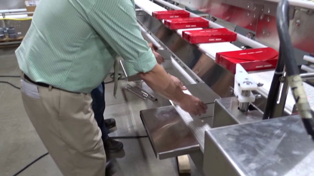 "Efficient Packaging Station: Innovative Conveyor Solution for ...